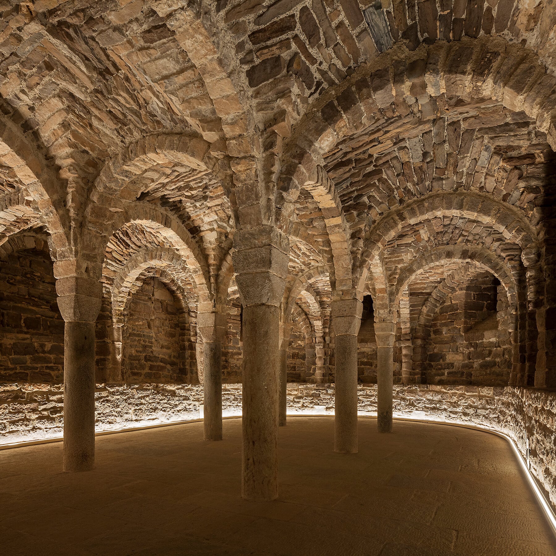 Iluminación de la Iglesia de San Vicente del Castillo de Cardona ...